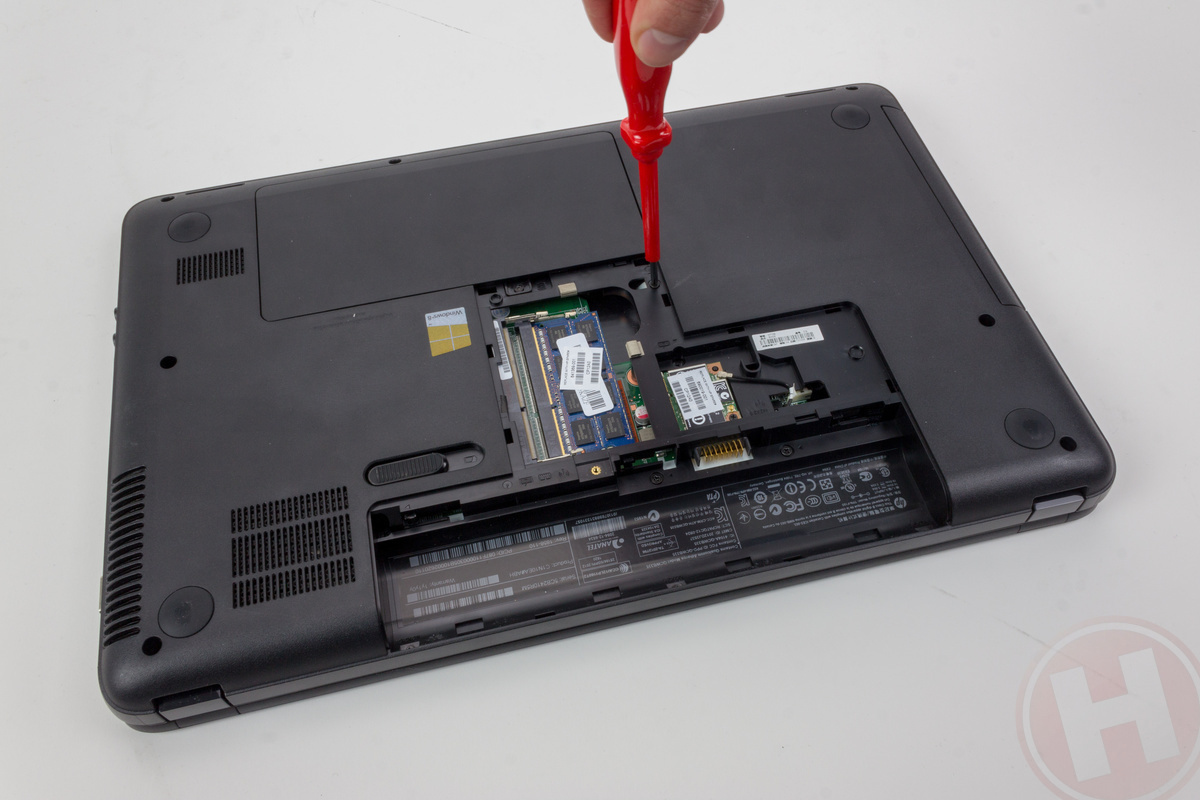 Workshop: Zet meer opslag in je (oude) laptop - Stap 1: Verwijder de ...