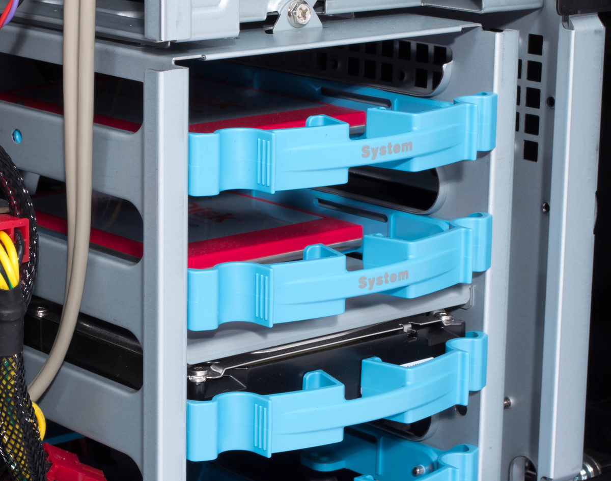 ASUS ROG Tytan CG8890: een beestachtig systeem - Blu-ray, HDD en SSD's ...